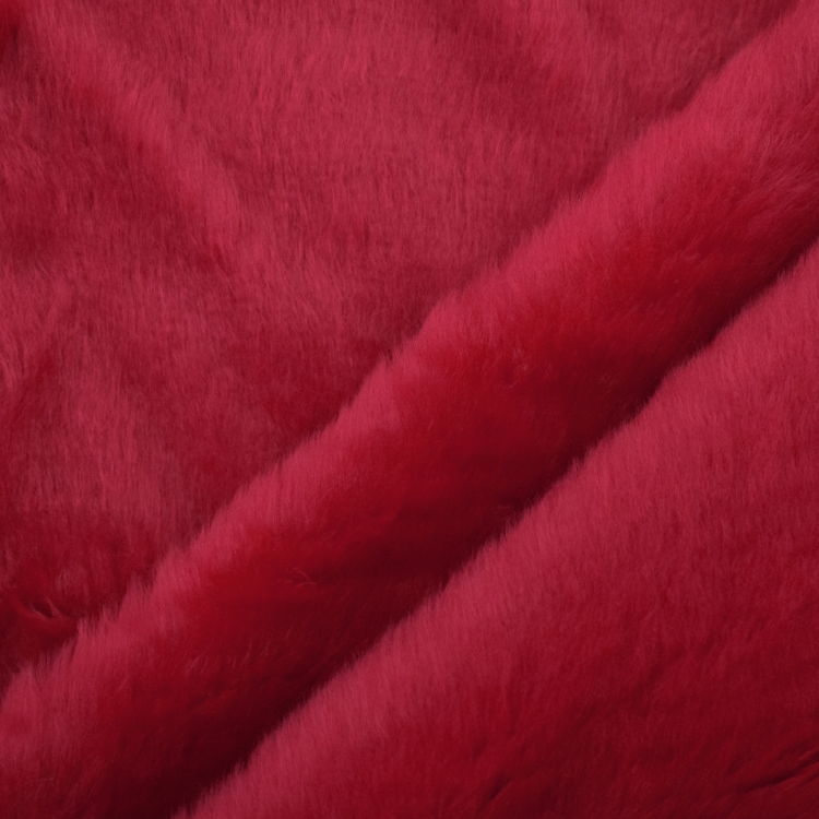 Sample: Plush red | Fabrics Hemmers