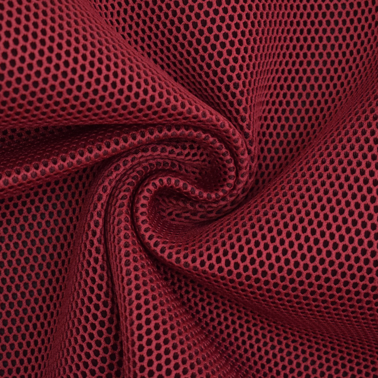 Tissu filet mesh matelassé 3D , rouge foncé | Tissus Hemmers